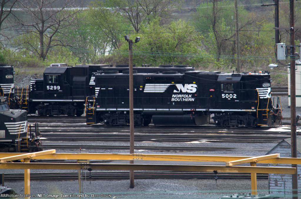 NS GP38-2s 5002 and 5299